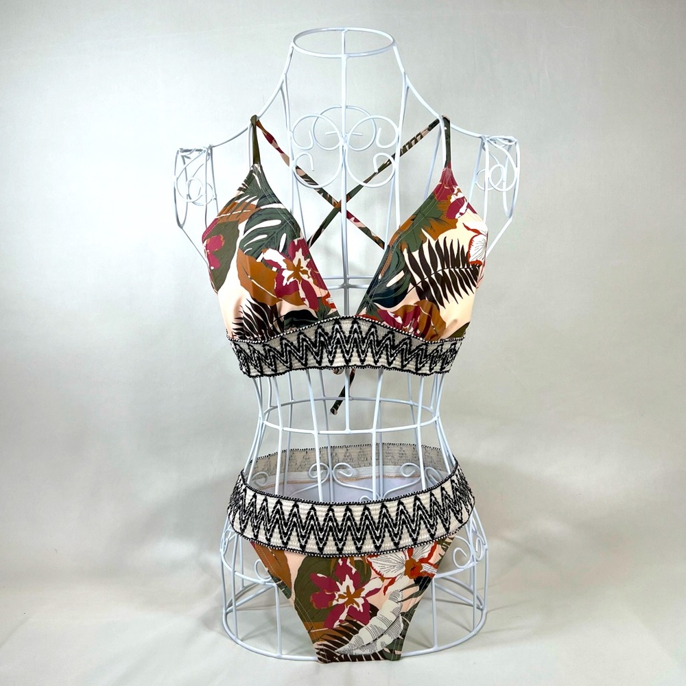 Triangle Jungle Bikini With Elastic Crochet Gem